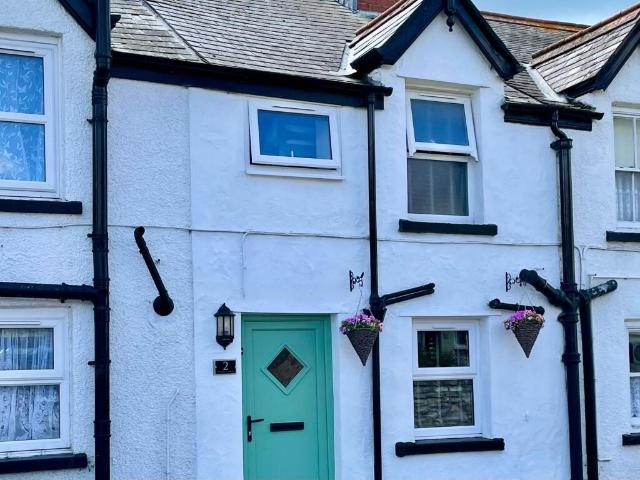 house for rent in Gwindy Street, LL18 2US