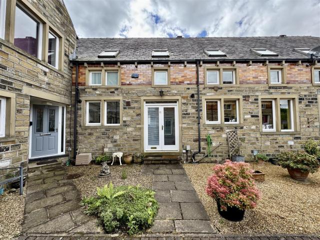 house for rent in Hallows Court, Old School Lane, Almondbury, Huddersfield, HD5 8HQ