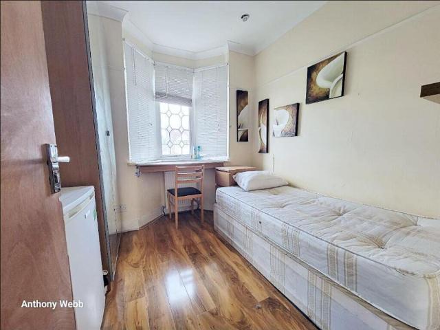 house for rent in Halstead Road, N21 3DS
