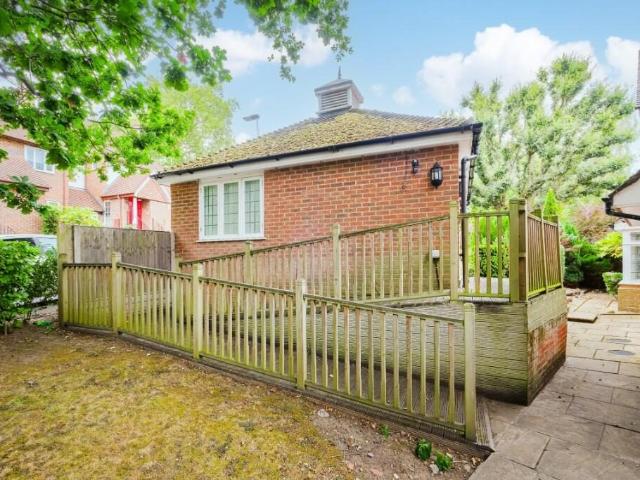 house for rent in Harts Grove, IG8 0BN