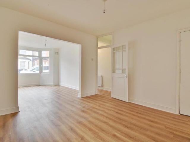 house for rent in Harwoods Road, WD18 7RQ