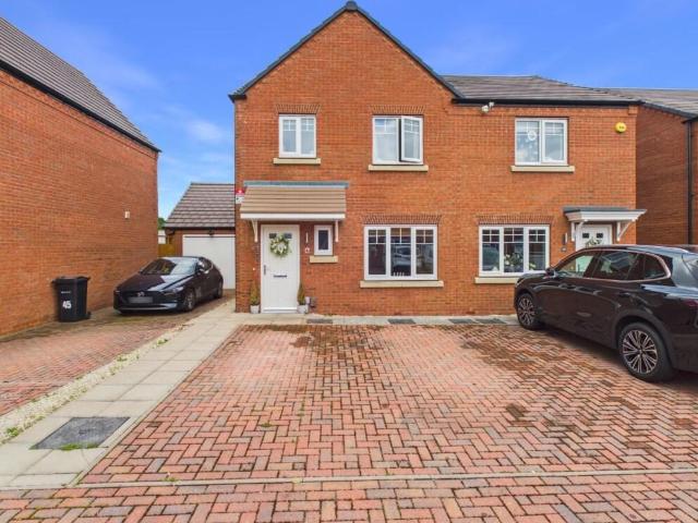 house for rent in Hawthorn Way, B38 9AT