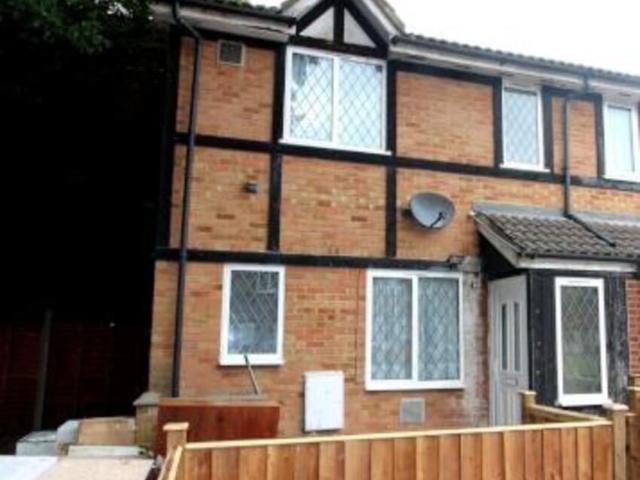 house for rent in Hawthorn Close, TW5 9TG