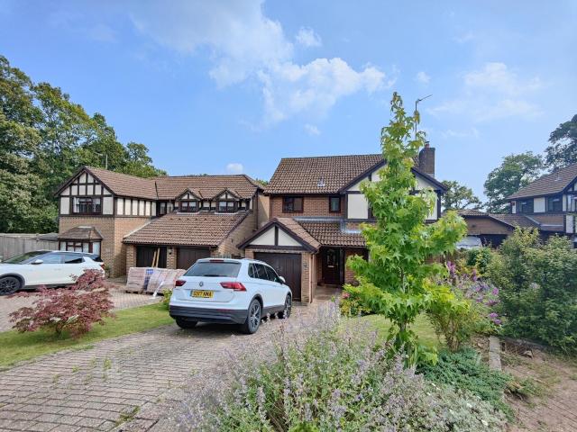 house for rent in Hawthorne Close
