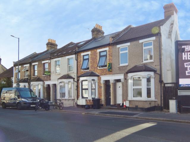 house for rent in Haydons Road, London, London