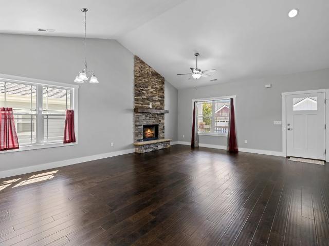 House for Rent in Hendersonville, North Carolina, Ref# 202081404