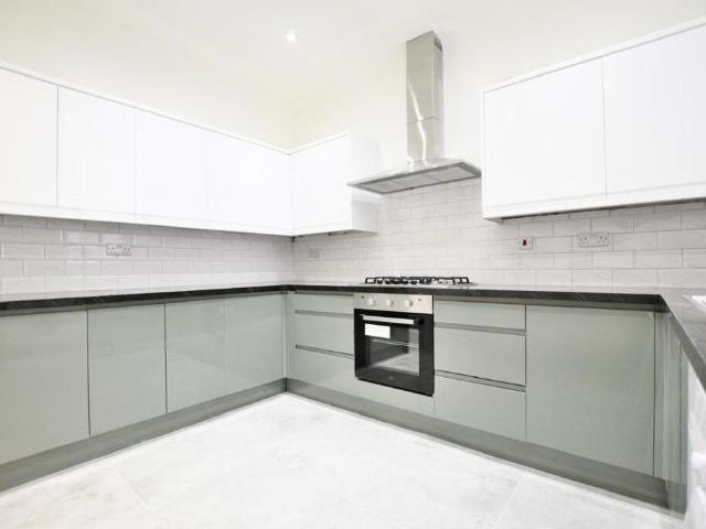 house for rent in Heigham Road, E6 2JQ