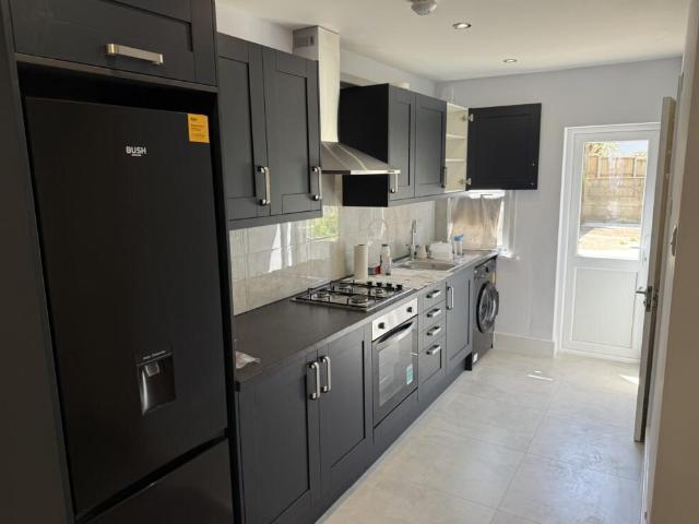 house for rent in High Road, NW10 2JN