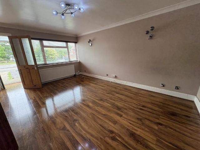 house for rent in High Street, UB3 5DH