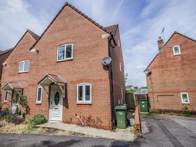 house for rent in High Street, GL11 5ND