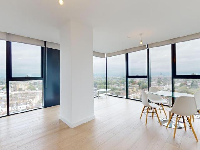 2 bedroom flat to rent on Highgate Hill, London