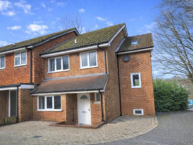 house for rent in Hill Court, GU27 2BD
