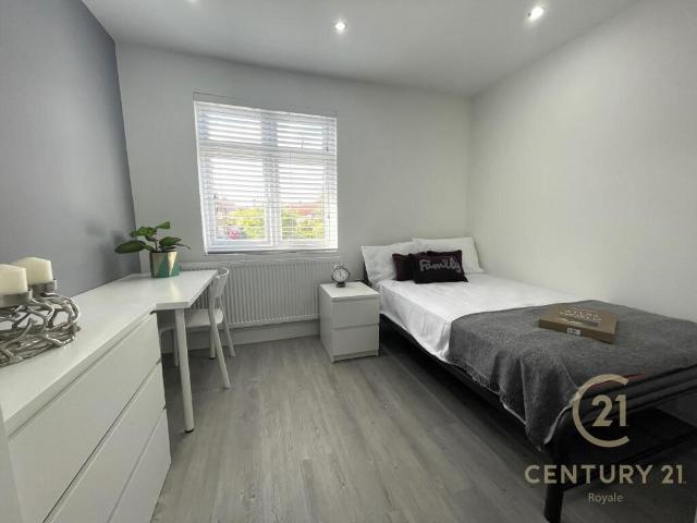house for rent in Hill Crescent, KT5 8DP