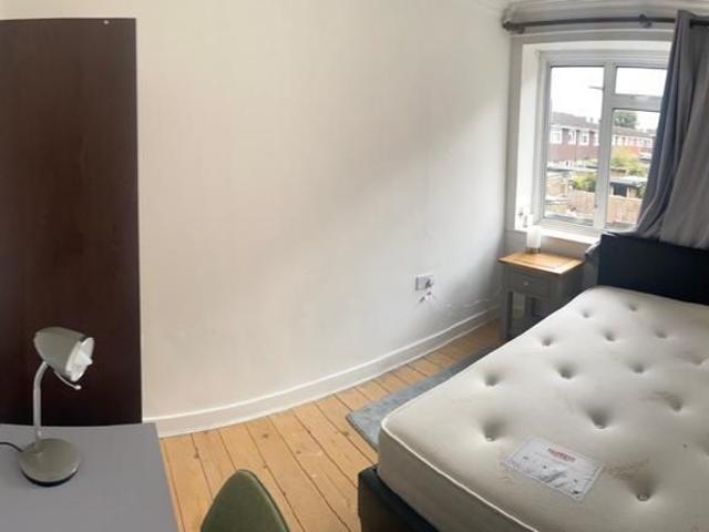 house for rent in Howard Road, KT5 8SA
