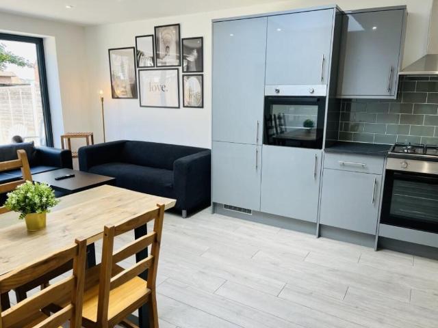 house for rent in Ibbetson Path, IG10 2AS