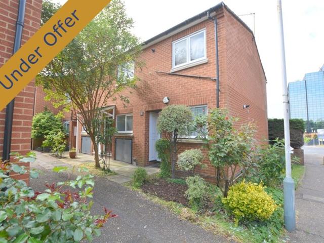 house for rent in Iffley Close, Uxbridge
