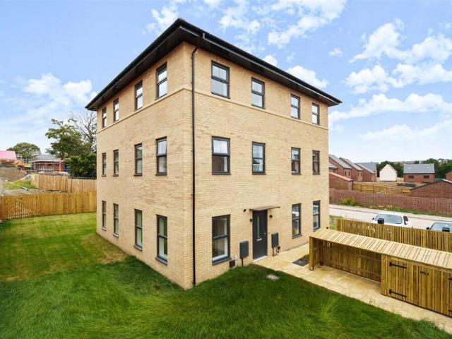 house for rent in Iris Crescent, LS14 6WY