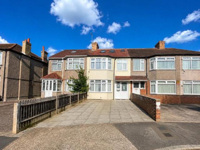 house for rent in Ivanhoe Road, TW4 7JH
