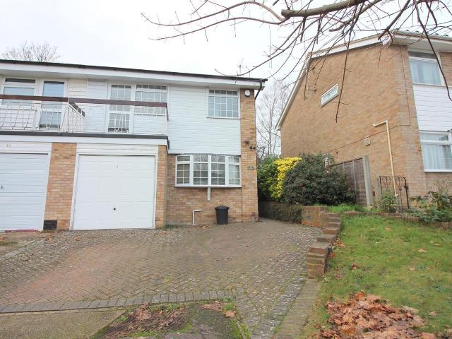 house for rent in Knoll Crescent, Northwood