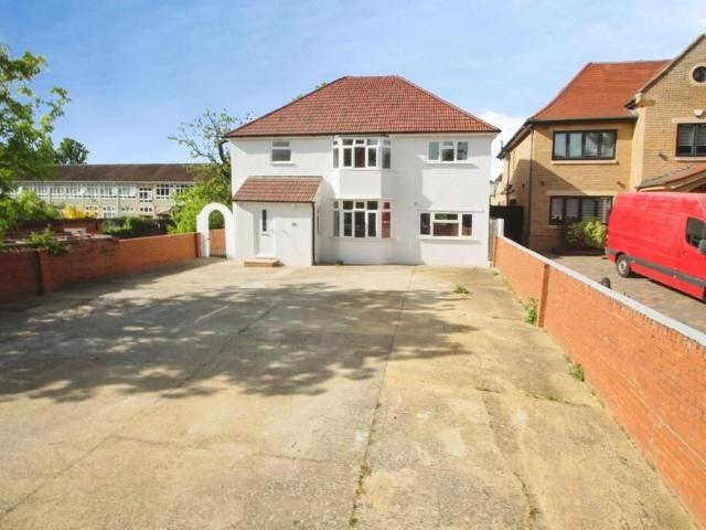 house for rent in Langley Road, SL3 7AE