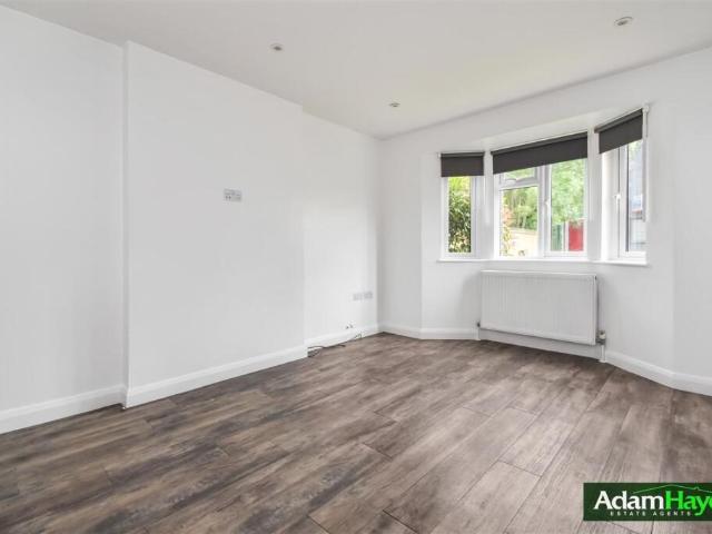 house for rent in Lankaster Gardens, N2 9AJ