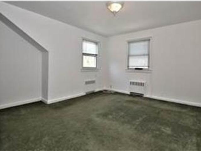 House for rent in Larchmont