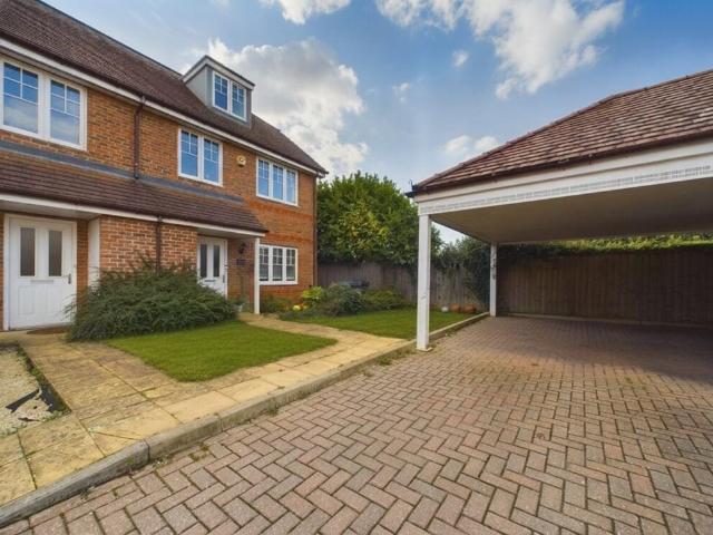 house for rent in Larchfield Road, SL6 2SF