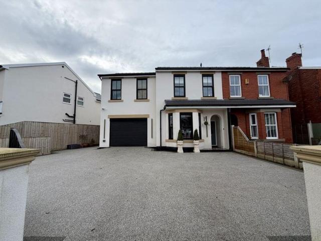 house for rent in Leamington Road, PR8 3JY