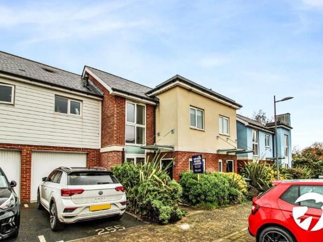 house for rent in Lister Drive, DA11 8FF