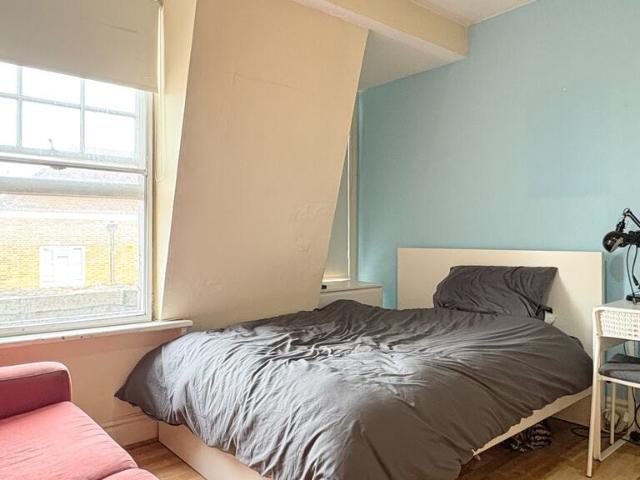 3 bedroom flat to rent on Lisson Street, London