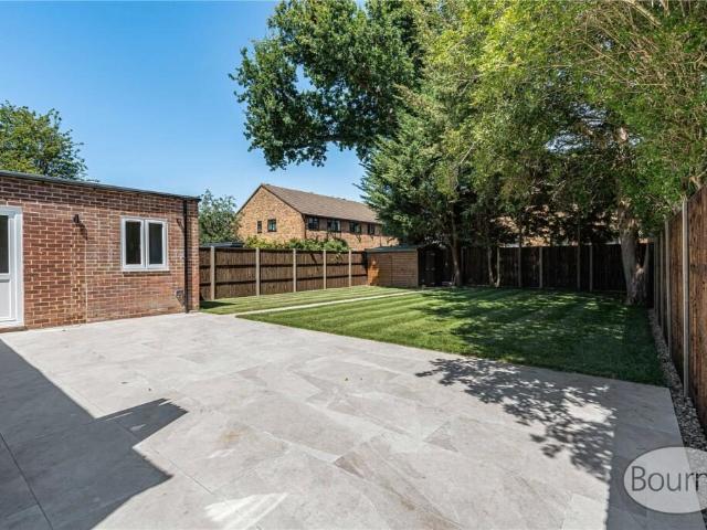house for rent in Loncin Mead Avenue, KT15 3NF