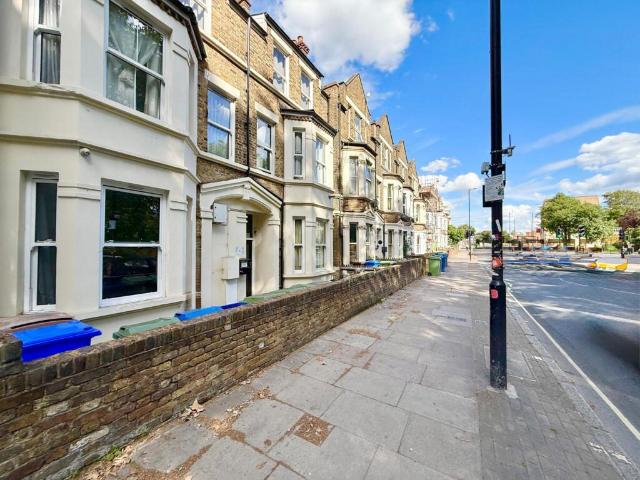 house for rent in Lower Road, SE16 2XL