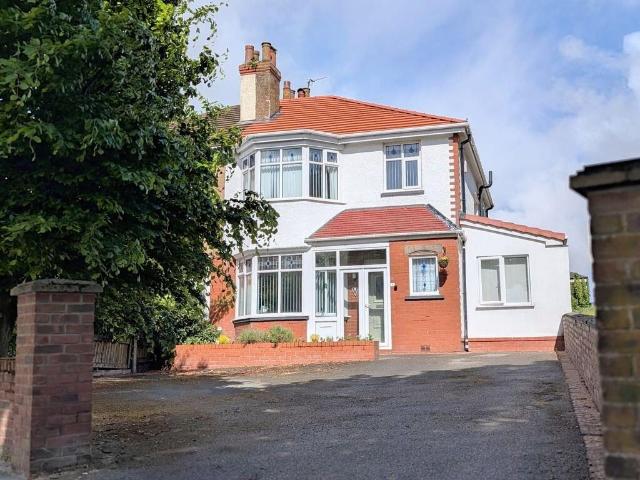 house for rent in Lynton Drive, PR8 4QQ