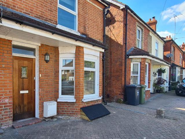 house for rent in Manor Road, GU2 9NQ