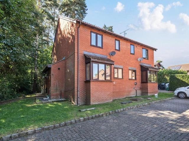 house for rent in Maguire Drive, GU16 9RY