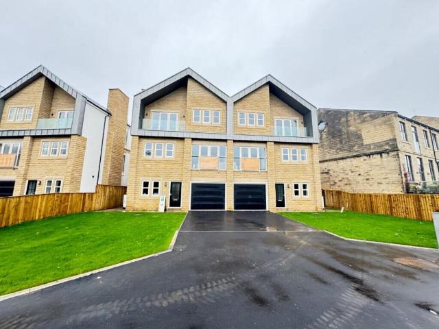 house for rent in Main Street, LS29 7FG