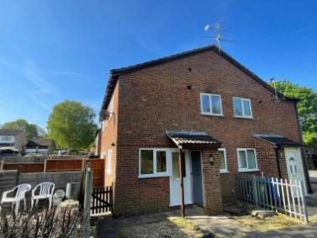house for rent in Merton Close, GU47 0TU