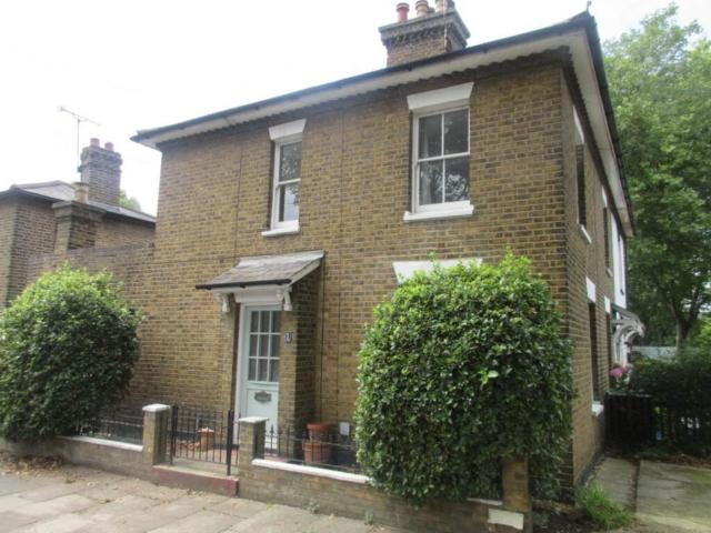 house for rent in Milton Place, SS1 1EW