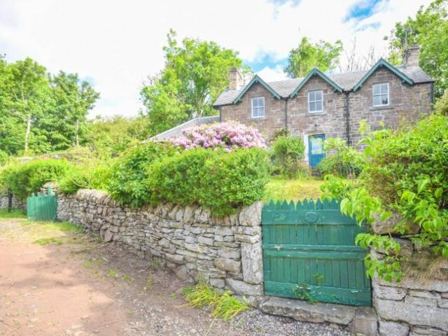 house for rent in Milldens Farmhouse Milldens Forfar, Angus, DD8 2SJ
