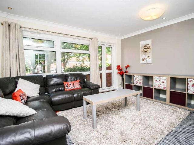 house for rent in Moss House Close