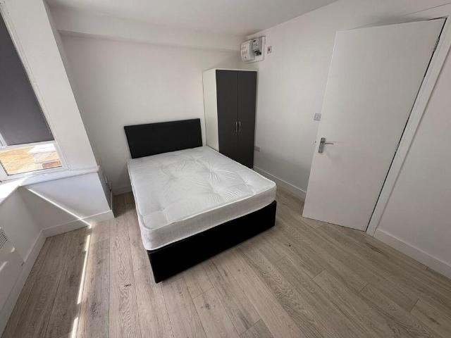 house for rent in Mount Road, UB3 3LH