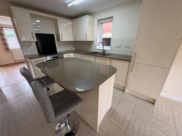 house for rent in New Broad Street, CV37 6HW