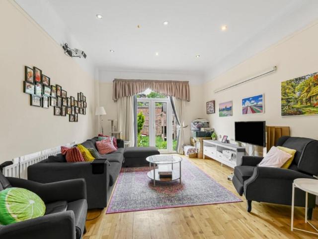 house for rent in North End Road, NW11 7RH