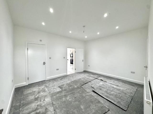 house for rent in Northcote Avenue, UB1 2AX