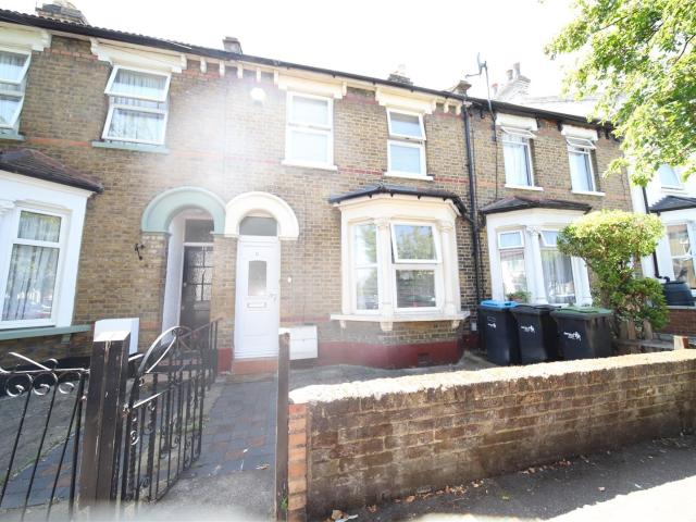 house for rent in Oatlands Road, Enfield