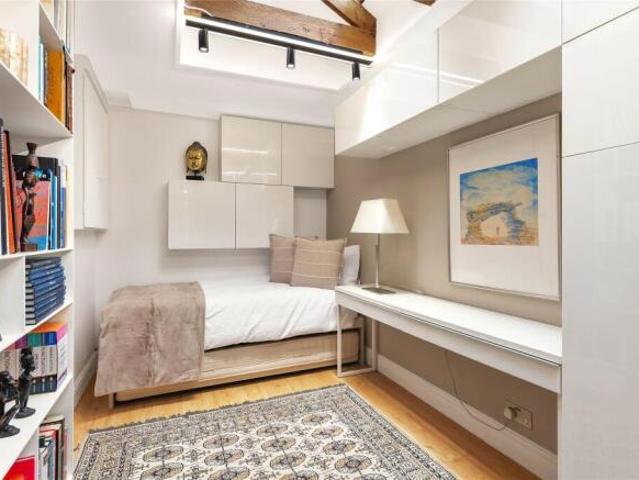 House for rent in Orville Road, London, SW11