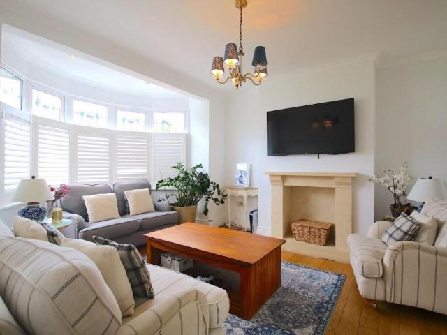 house for rent in Parham Drive, IG2 6NB