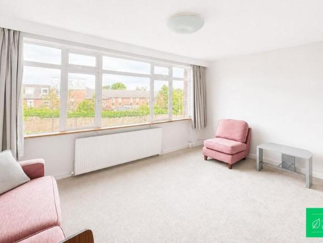 house for rent in Park Farm Close, N2 0PU
