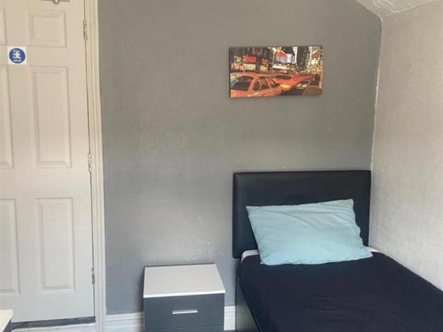 house for rent in Park Road, WA8 6HF