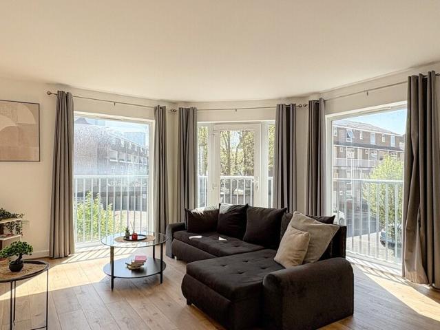 2 bedroom flat to rent on Pelling Street, London